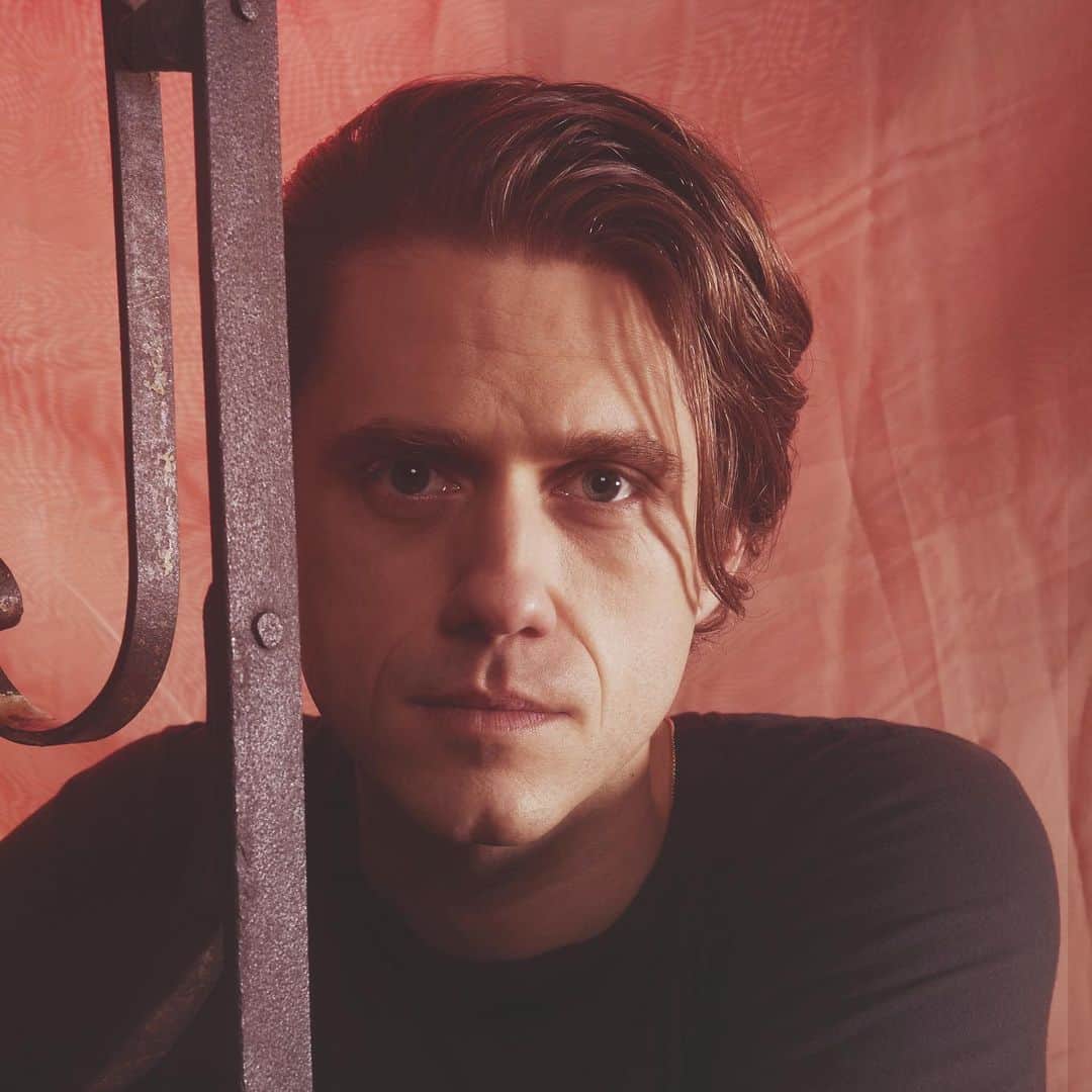 アーロン・トヴェイトさんのインスタグラム写真 - (アーロン・トヴェイトInstagram)「Backstage Magazine Thank ...