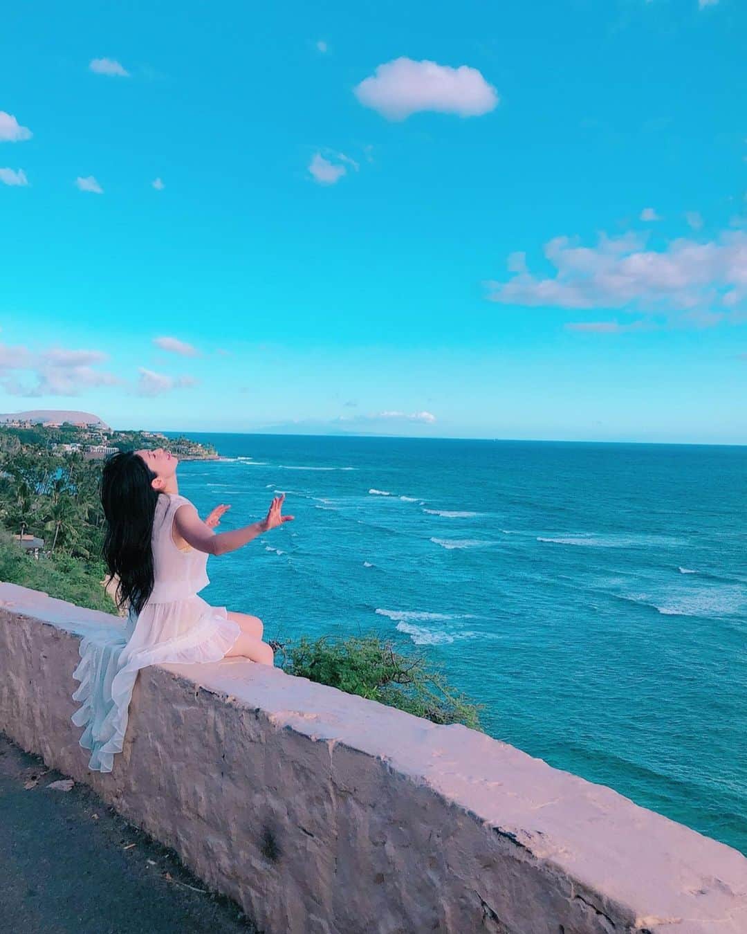 茅原実里さんのインスタグラム写真 - (茅原実里Instagram)「🌺 ⠀ 写真集『minoreal』 オフショット🐳 ⠀ 風になれた気がし ...