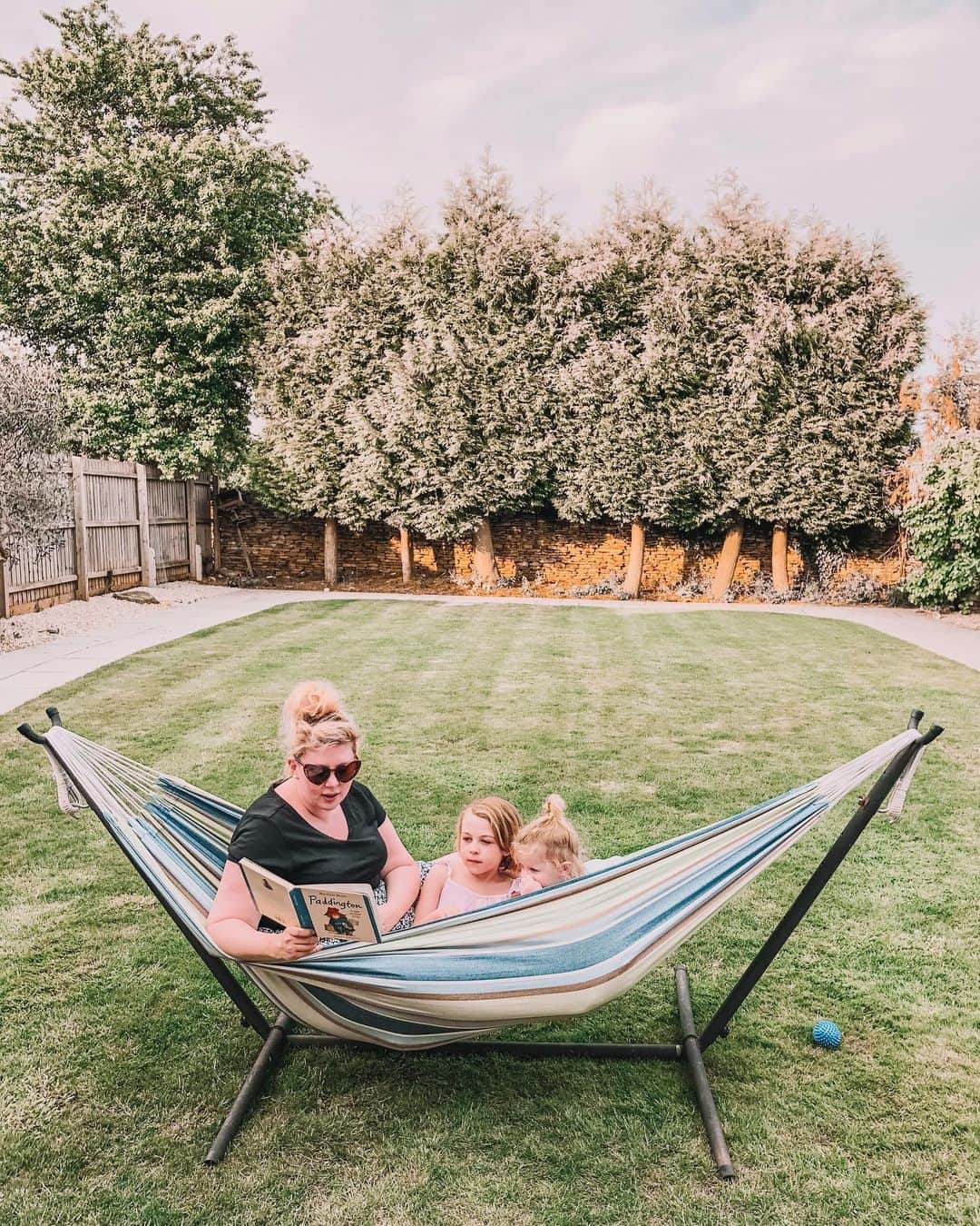 ルイーズ・ペントランドさんのインスタグラム写真 - (ルイーズ・ペントランドInstagram)「🌷No makeup, frizz-ball ...