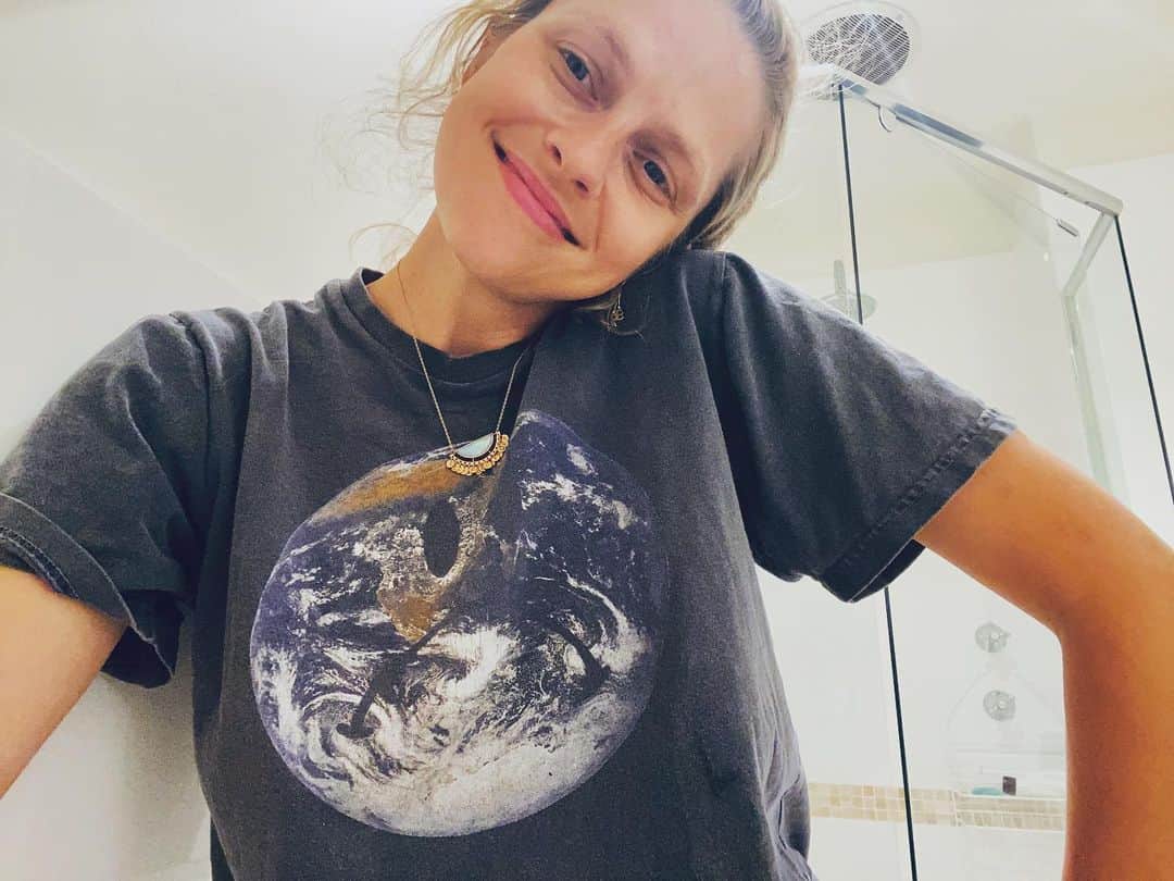 テリーサ・パーマーさんのインスタグラム写真 テリーサ・パーマーinstagram 「🌏 Happy Earth Day 🌏 Im