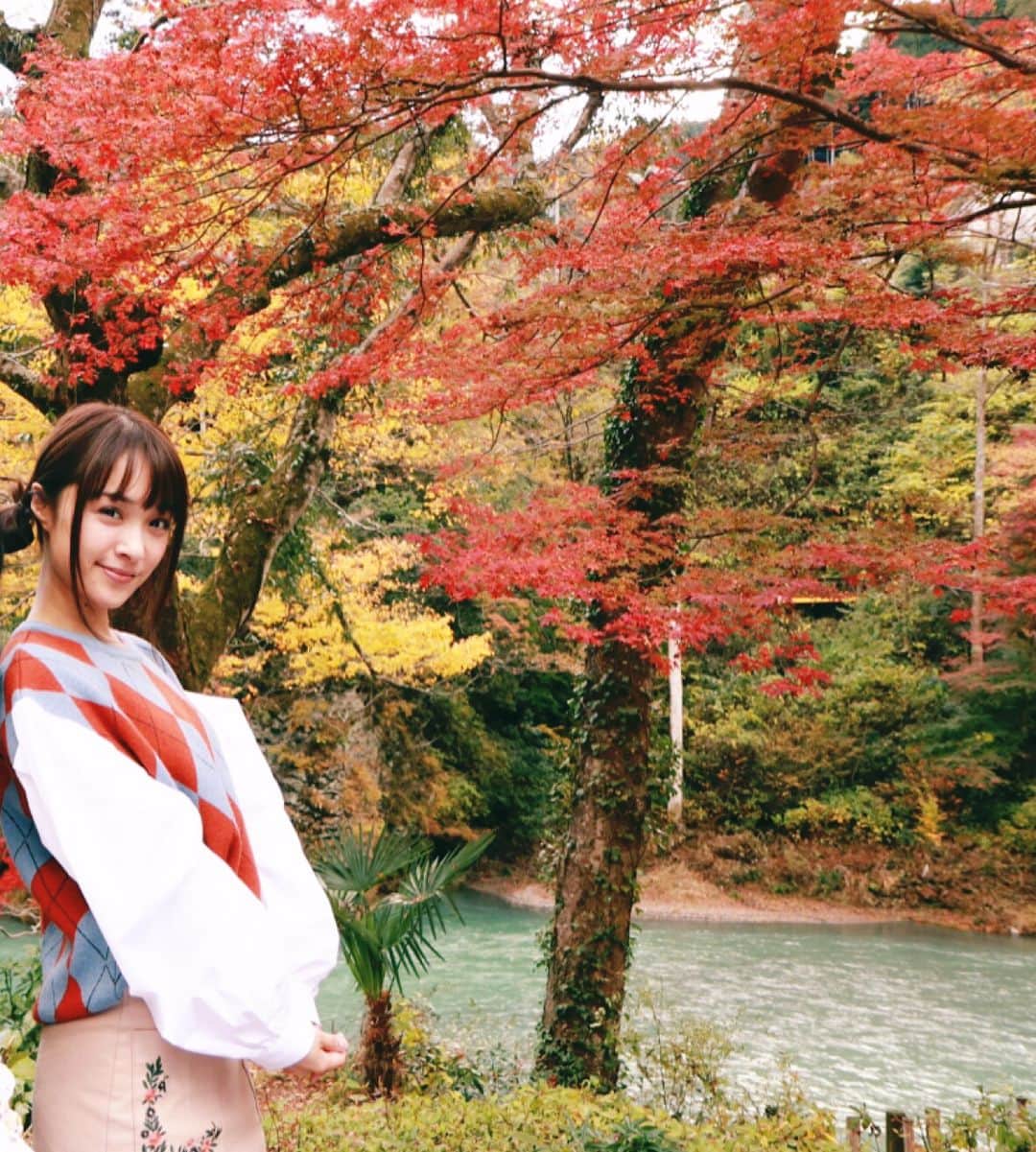 みひろさんのインスタグラム写真 - (みひろInstagram)「四季を感じられて、すあわせだ。 #紅葉 #mihiro」11月20日 1時 ...