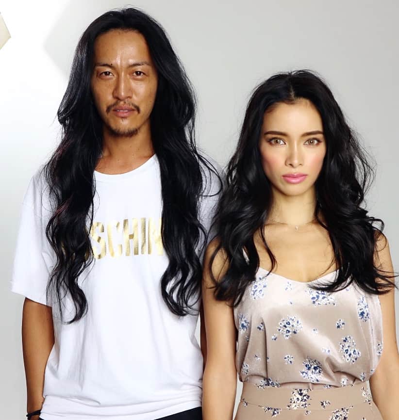 JunJunさんのインスタグラム写真 - (JunJunInstagram)「^_^ 先日さよこプロデュースのカラコン撮影にて📷 #黒髪センター分けゆる巻き #メイクは3パターン #スワイプし ...