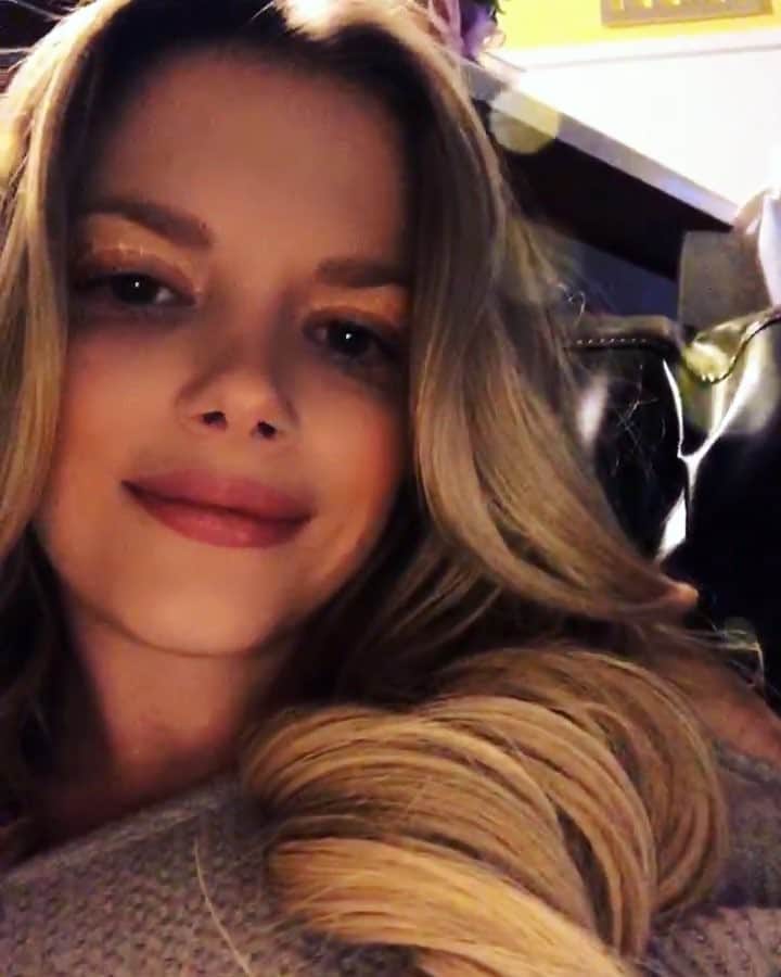 Stephanie Brantonさんのインスタグラム動画 - (Stephanie BrantonInstagram)「 🤗 😃💖」3月5日 ...