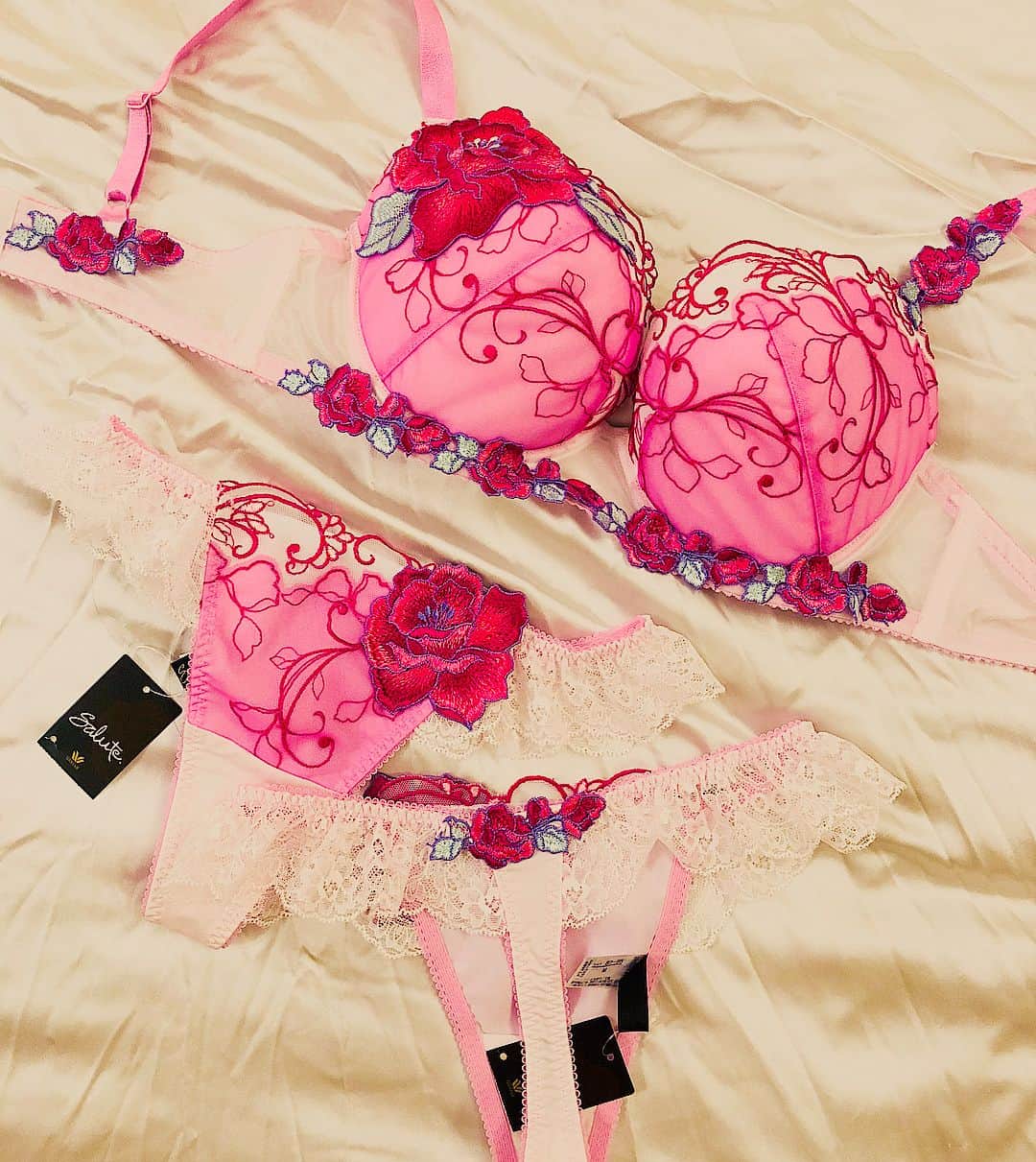 渋谷ゆりさんのインスタグラム写真 - (渋谷ゆりInstagram)「#ブラジャー は#ワコール が多いよ！サイズはH65、在庫ない時はG70 ...