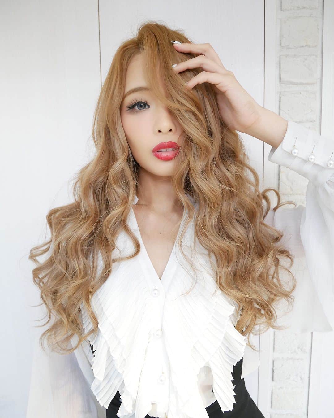 RiRiさんのインスタグラム写真 - (RiRiInstagram)「ROLLENに行って、リタッチしてきたよんっ⭐️ 取れた所のエクステも ...