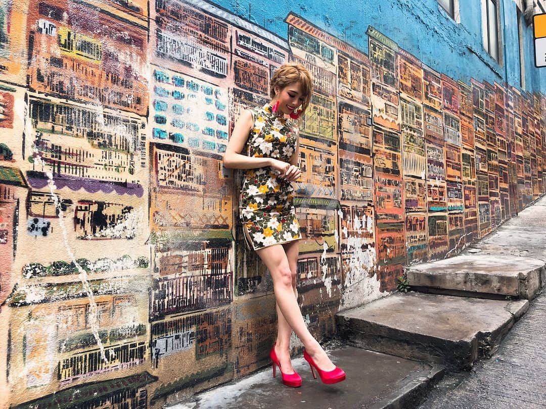 RiRiさんのインスタグラム写真 - (RiRiInstagram)「香港観光2日目の最初は、ソーホーエリア🎨 ソーホーは、国際色豊かな ...