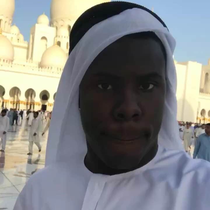 クル・ズマさんのインスタグラム動画 - (クル・ズマInstagram)「Eid Mubarak 🙏🏿 ️ #abudhabi」6月15日 ...