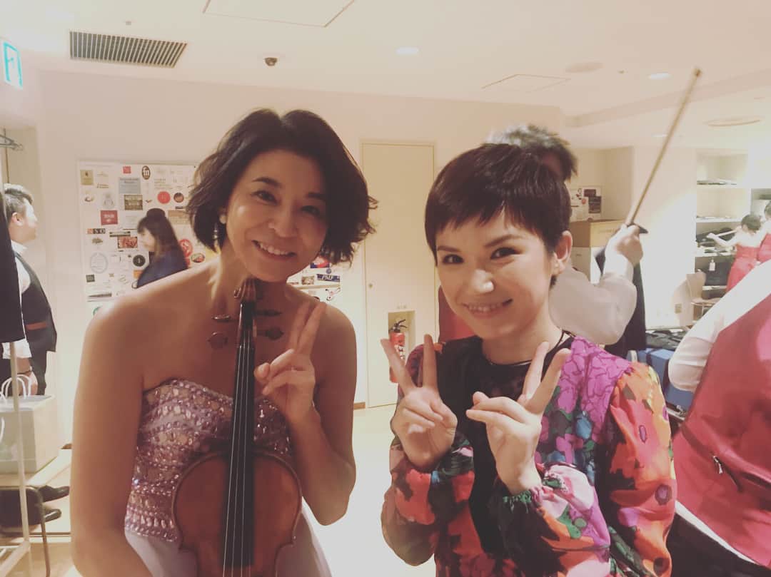 Superflyさんのインスタグラム写真 - (SuperflyInstagram)「めざましクラシックスに出演させていただきました。またクラシックホールで歌えるなんて感激。 軽部さん、高嶋 ...