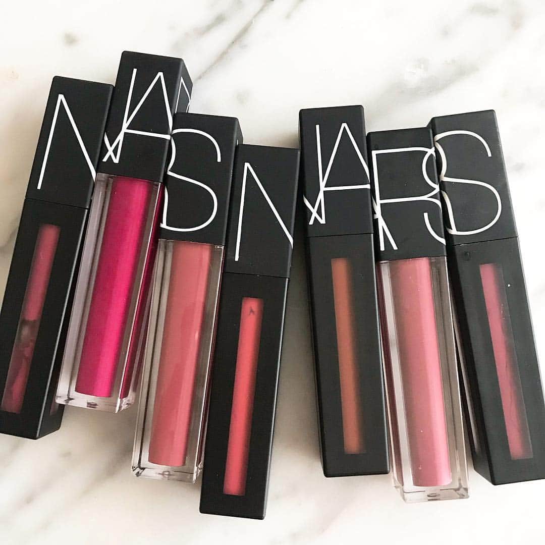 田中里奈さんのインスタグラム写真 - (田中里奈Instagram)「NARS holic💄 ﻿ ︎唇の色を抑えめにしたいときは #ベルベットリップグライド の2732[右から二番目]﻿ ︎ ...