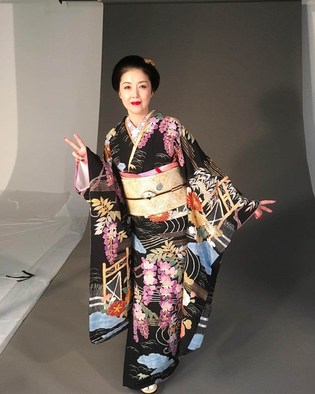 藤あや子さんのインスタグラム写真 - (藤あや子Instagram)「新曲ジャケ写撮影オフshot 🏻 #秋田音頭 #akitaondo」12 ...