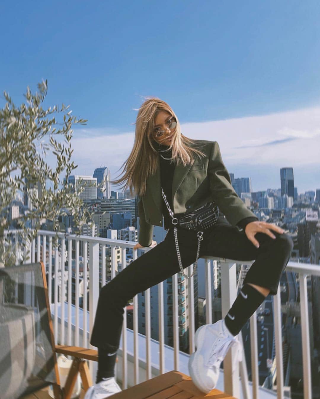ローラさんのインスタグラム写真 ローラinstagram 「my Mom Took A Picture Of Me And I Got