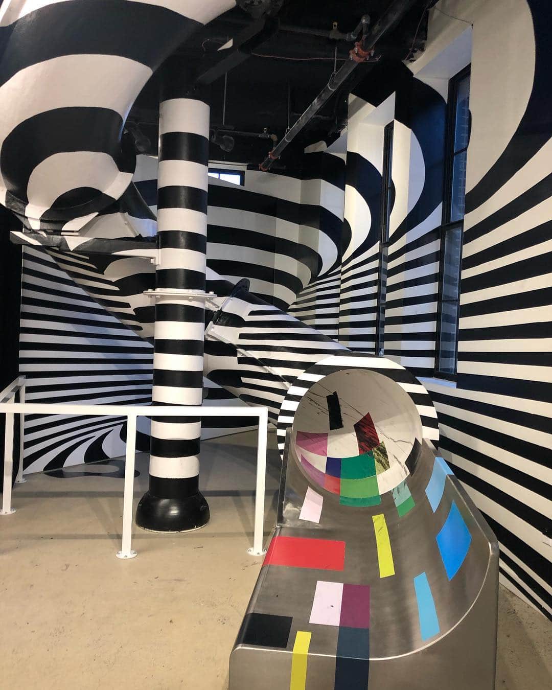 一木美里さんのインスタグラム写真 - (一木美里Instagram)「💖 @showfields_nyc 💖 . 新しい #showfileds はインスタ映えっぽい場所🥳 3Fから2Fへの ...