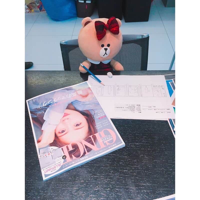 CHOCOさんのインスタグラム写真 - (CHOCOInstagram)「 👠👗💗👗👠 ・ #GINGER5月号の撮影にきたよ🎶 ・ 衣装選びや会議にも参加して編集長になった気分！ 桐谷美玲 ...