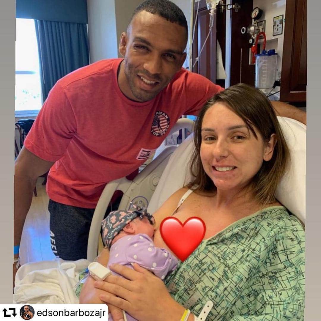 UFCさんのインスタグラム写真 - (UFCInstagram)「Congrats, Barboza family 🙌 ️ #repost ...