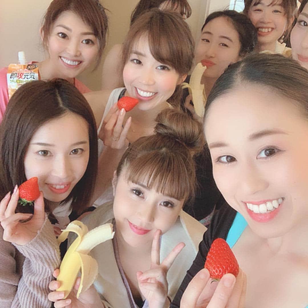 織田千穂さんのインスタグラム写真 織田千穂instagram 「dvd撮影合間の…🎥 出演者一同もぐもぐタイム ༥ ŧ‹”ŧ