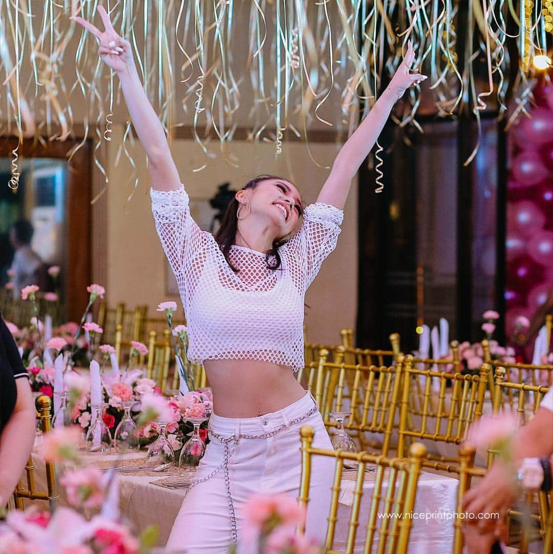 Kim Chiuさんのインスタグラム写真 - (Kim ChiuInstagram)「what a month it was!!!🤟🏻💥😁 ...