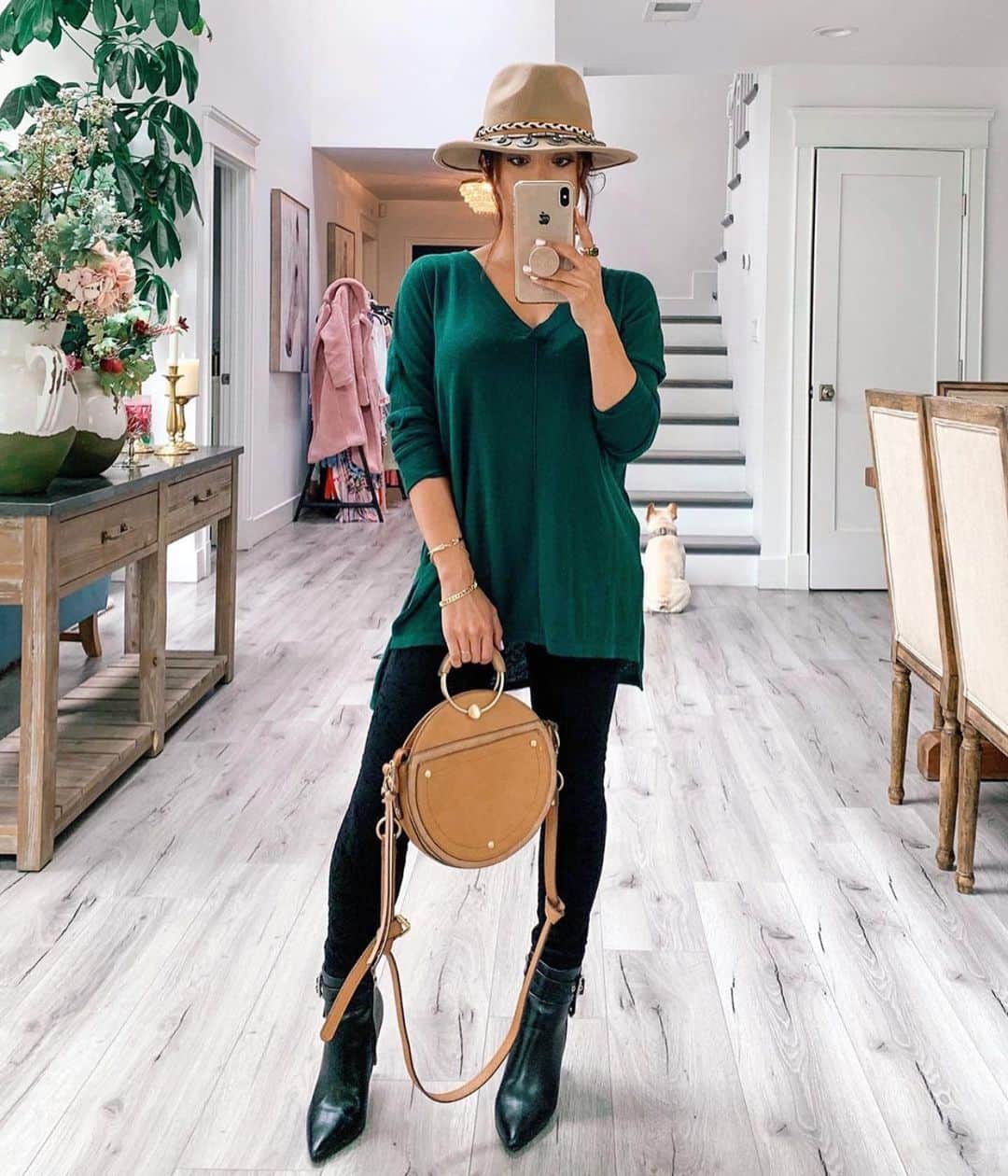 DAILYLOOKさんのインスタグラム写真 - (DAILYLOOKInstagram)「Green with envy for this amazing look worn by ...