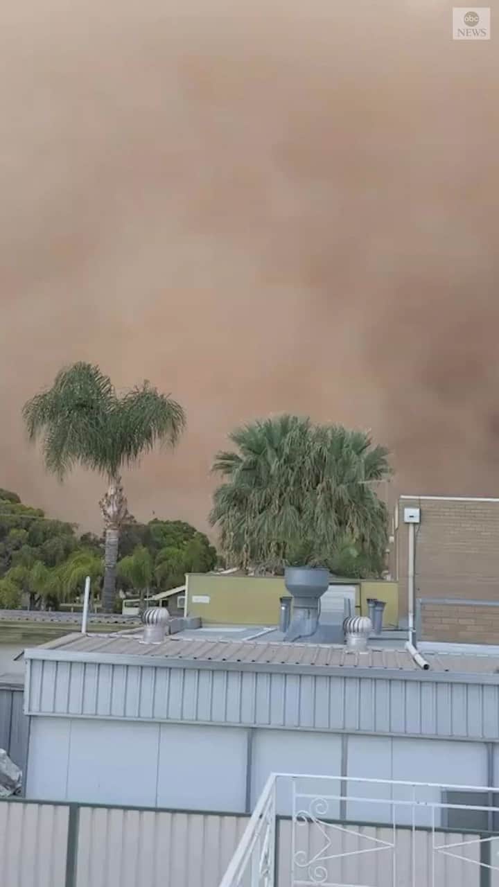 ABC Newsさんのインスタグラム動画 - (ABC NewsInstagram)「DUST STORM: A massive dust ...