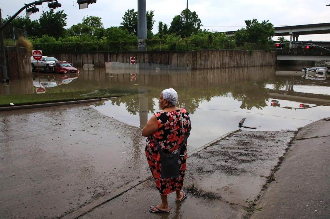 NBC Newsさんのインスタグラム写真 - (NBC NewsInstagram)「Maria Barocio looks at a ...