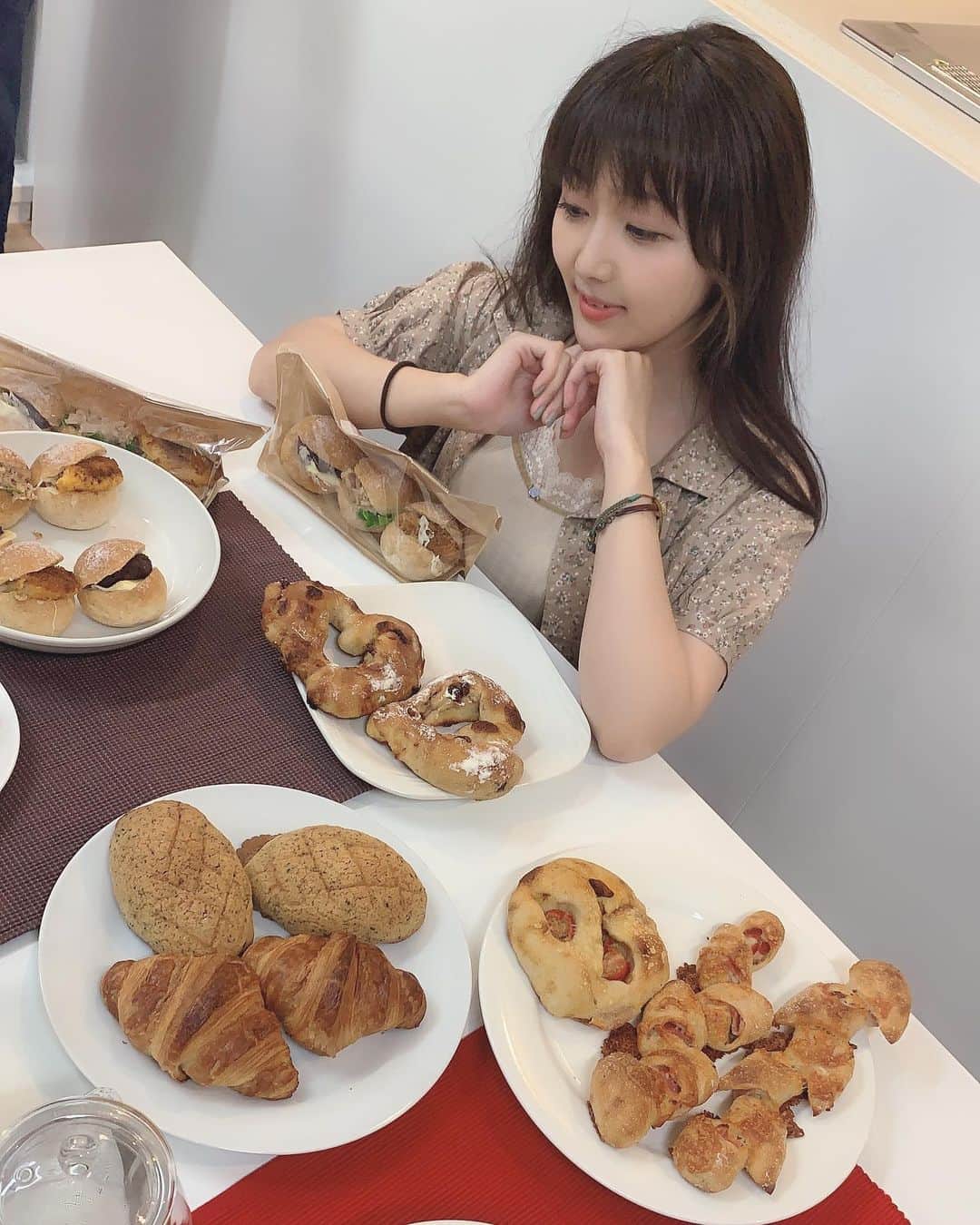 むぎさんのインスタグラム写真 - (むぎInstagram)「#インスタグラマー ぽい感じからの普通の人 #パンスタグラム #パン #フランス ...