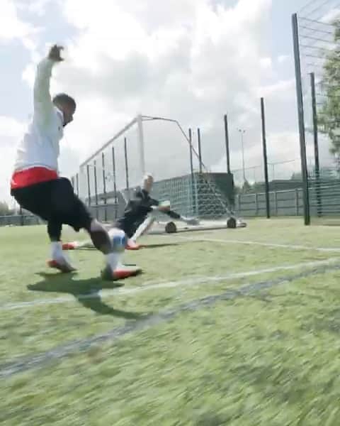 F2Freestylersさんのインスタグラム動画 - (F2FreestylersInstagram)「THE MESUT OZIL ...