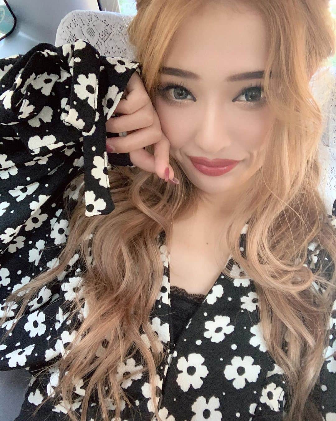 RiRiさんのインスタグラム写真 - (RiRiInstagram)「にやにや🥰🎶 昨日の打ち合わせ、めちゃくちゃ楽しかった😍‼️ たくさんの ...