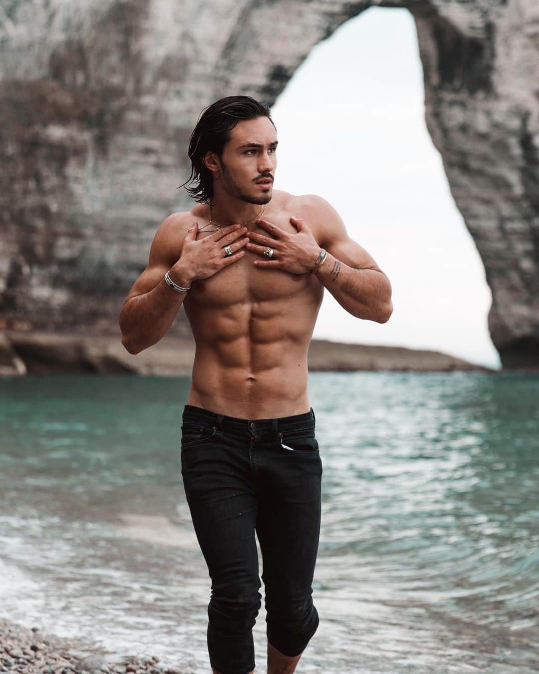 Enzo Cariniさんのインスタグラム写真 - (Enzo CariniInstagram)「Where is my black ...