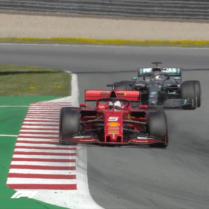 F1さんのインスタグラム動画 - (F1Instagram)「Seb v Lewis: The Rivalry Continues ⚔️ ...