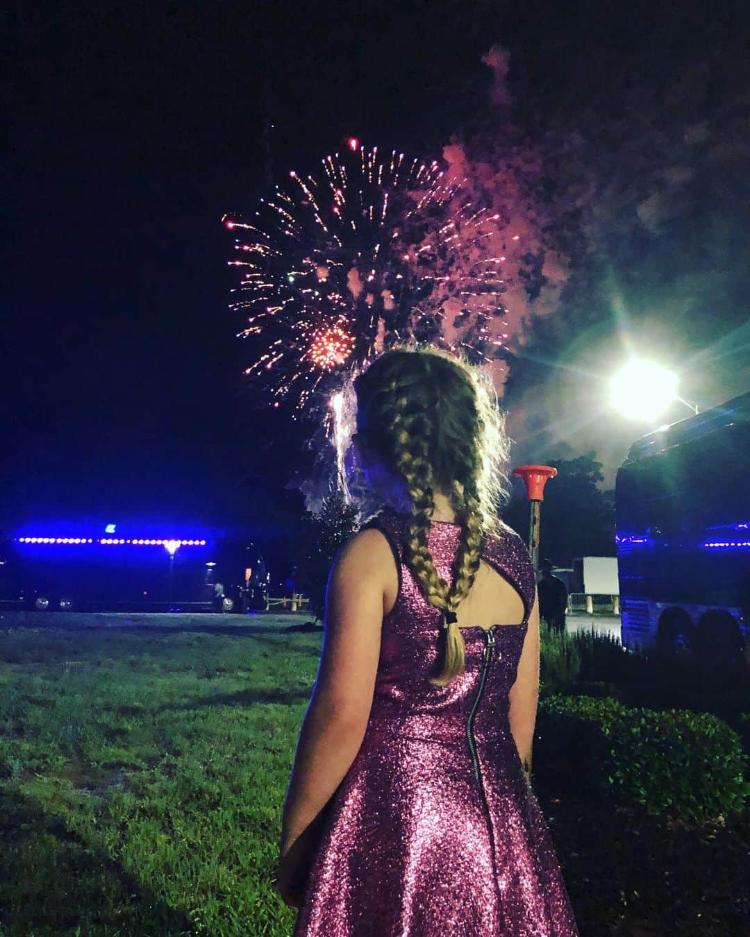 ヒラリー・スコットさんのインスタグラム写真 - (ヒラリー・スコットInstagram)「Her outfit inspiration was ...