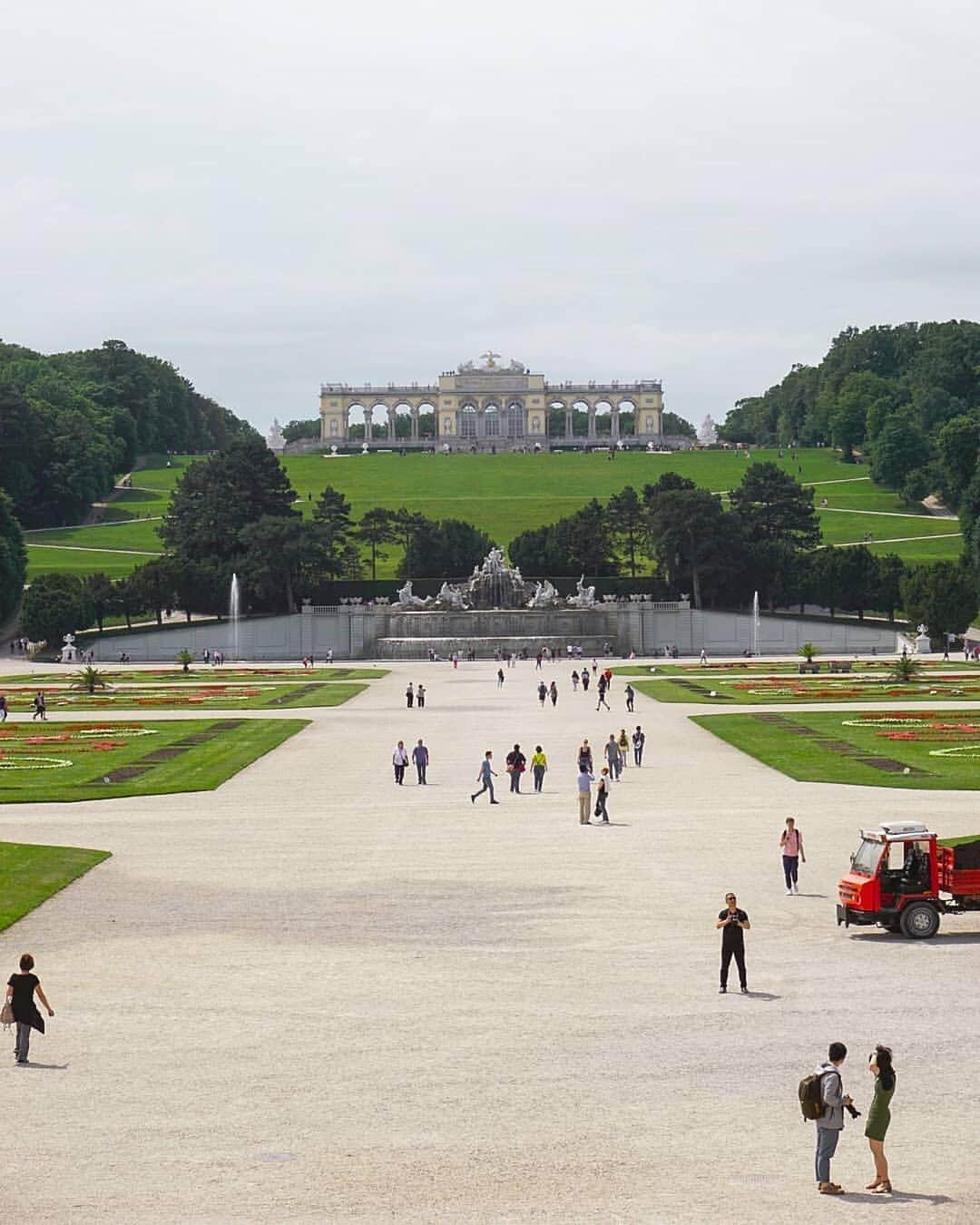 Wien | Viennaさんのインスタグラム写真 - (Wien | ViennaInstagram)「Beautiful symmetry ...