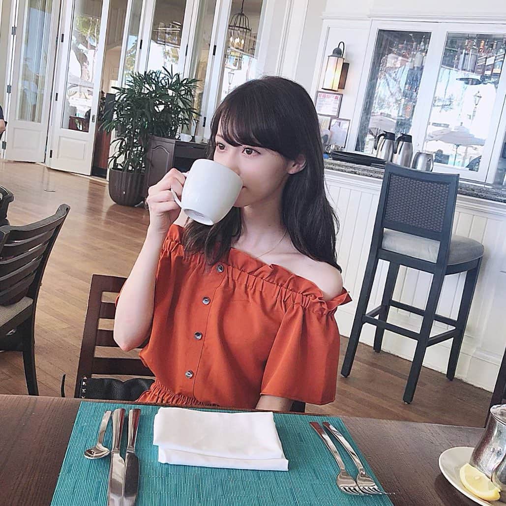 にょみ。さんのインスタグラム写真 - (にょみ。Instagram)「. めずらしく色物を👗 REDYAZELのセットアップ可愛い︎‪‪ . #持ち方」7月6日 20時00分 - nyon514