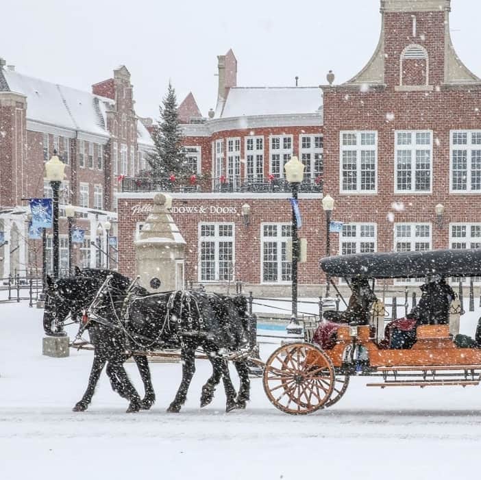 HGTVさんのインスタグラム写真 - (HGTVInstagram)「The Best Small Towns to Visit for ...