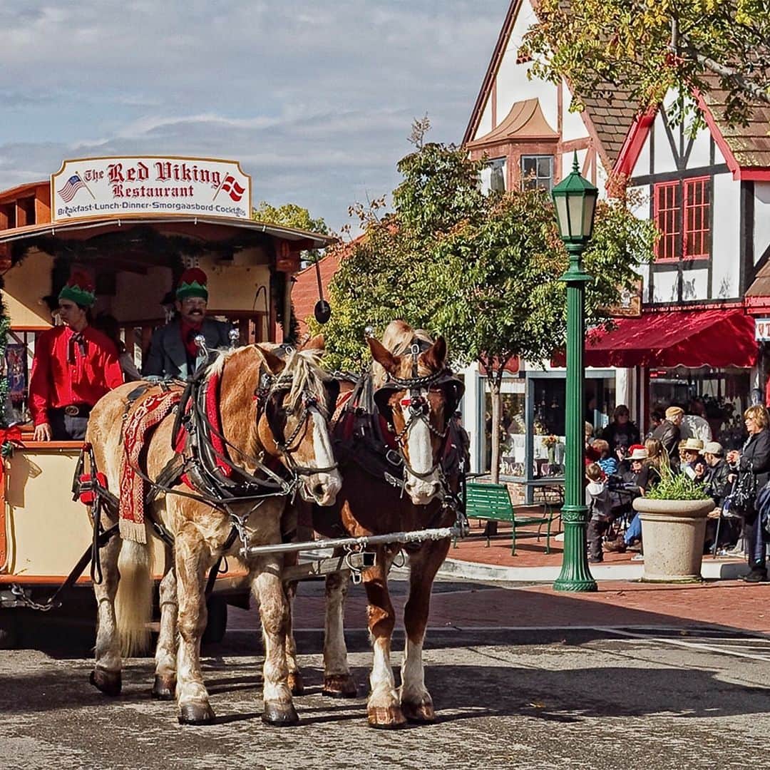 HGTVさんのインスタグラム写真 - (HGTVInstagram)「The Best Small Towns to Visit for ...