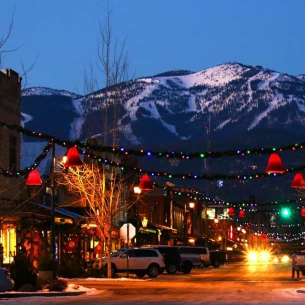 HGTVさんのインスタグラム写真 - (HGTVInstagram)「The Best Small Towns to Visit for ...