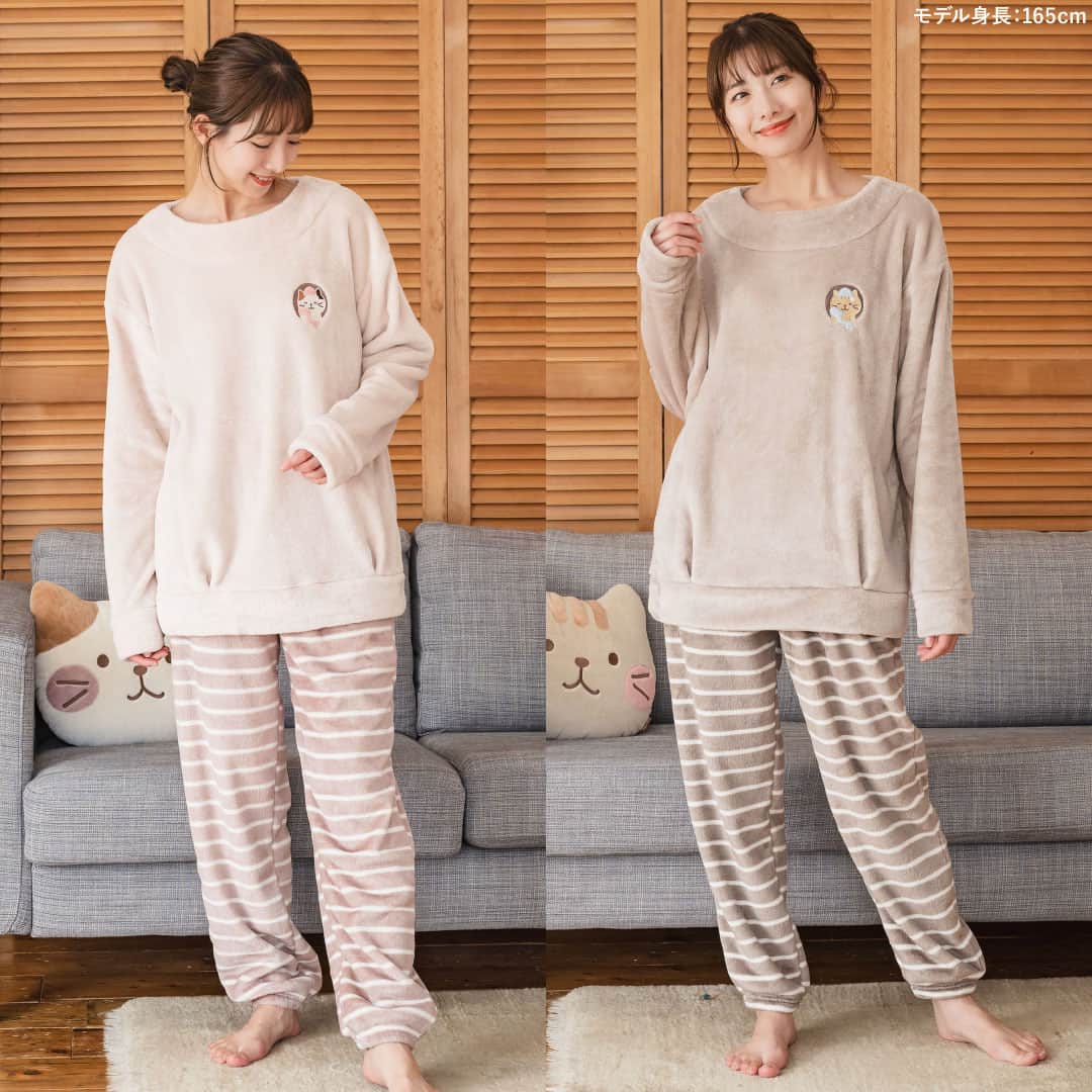 HAPiNSさんのインスタグラム写真 - (HAPiNSInstagram)「. とろけるような手触りの フランネル生地のパジャマです。 かぶるタイプなのでサッと着られます。 胸にはすやすや顔 ...