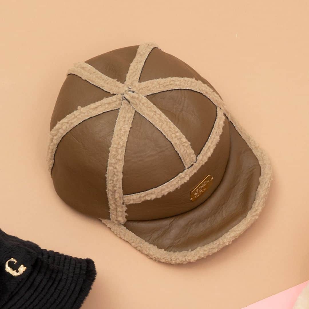 CA4LAさんのインスタグラム写真 - (CA4LAInstagram)「ㅤ ㅤ ファー＆ボアアイテムで冬支度☃️ ㅤ 気が付けば11月も残りわずか。 冬の訪れとともに注目なのは、 あたたかみ ...