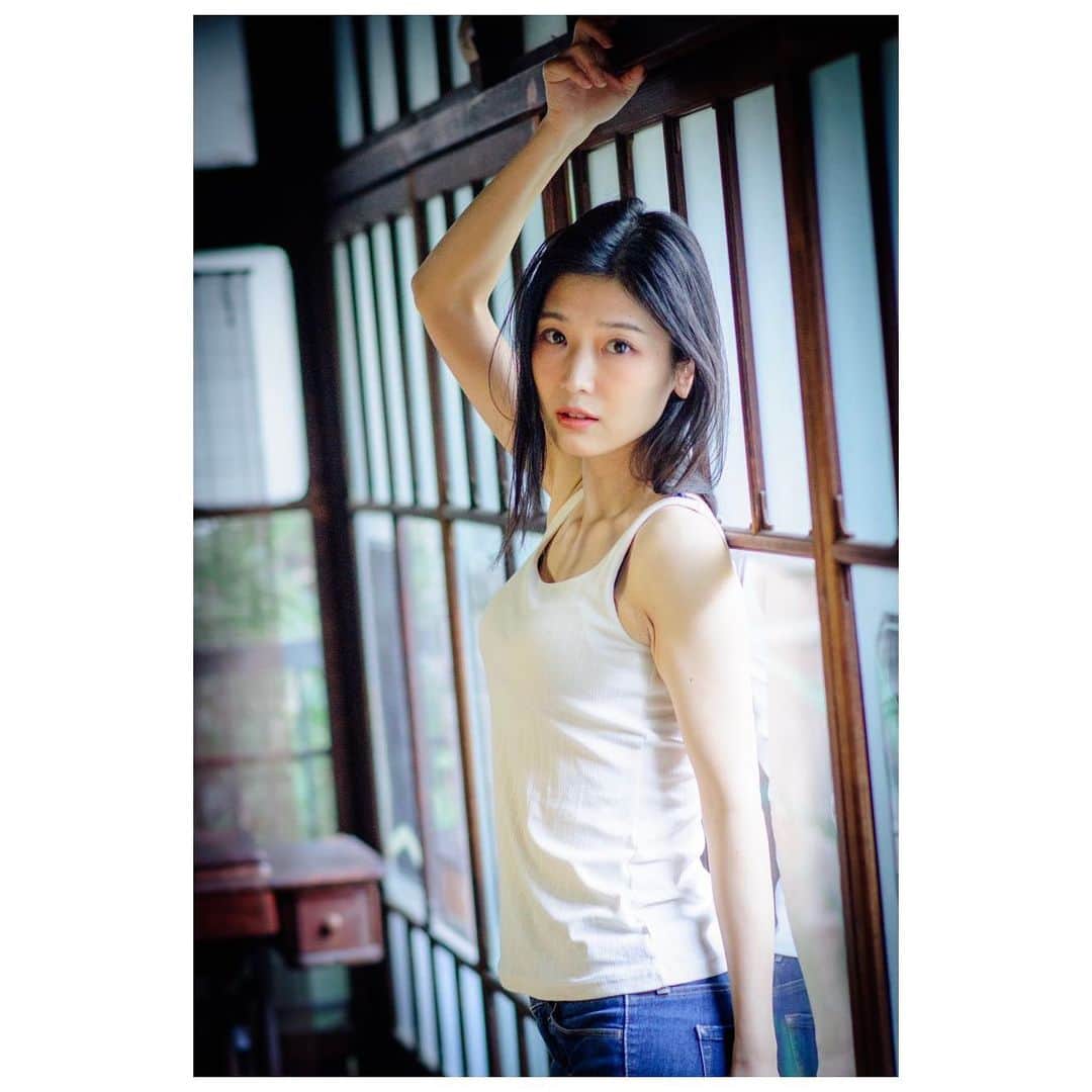 木嶋のりこさんのインスタグラム写真 - (木嶋のりこInstagram)「. あと残り何回会えるかな？ #古民家 #tokyophotography #portrait ＃ポートレート#写真 ...