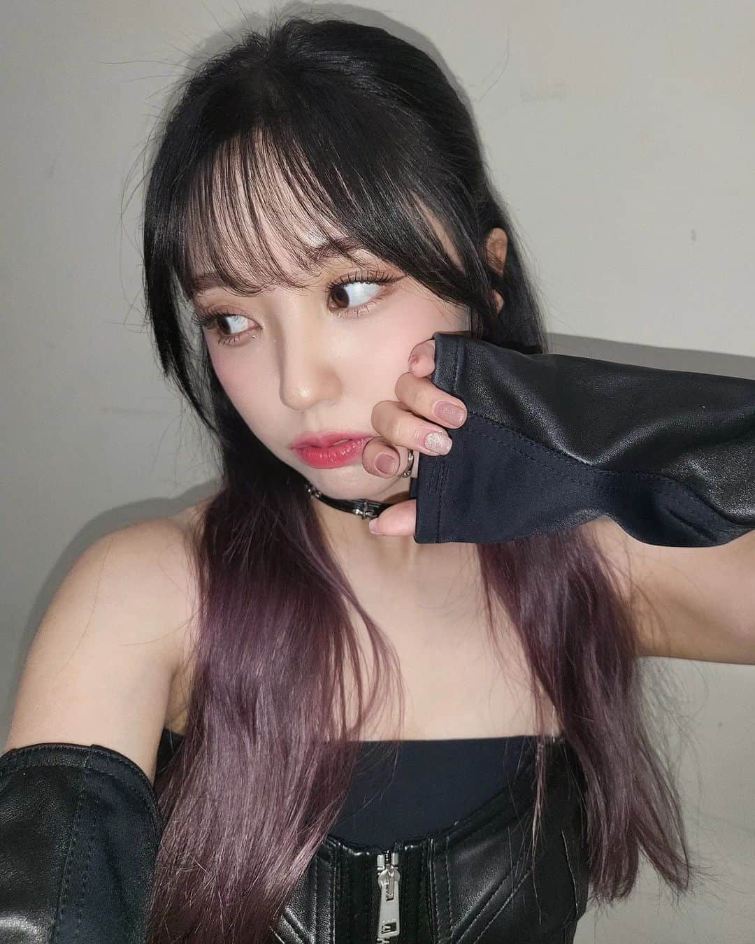 Kep1erさんのインスタグラム写真 - (Kep1erInstagram)「오랜만에 흑발 앞머리 어때요?? 사실 의도적으로 자른 게 아니라서... 보려면 조금 더 걸리겠지만 ...