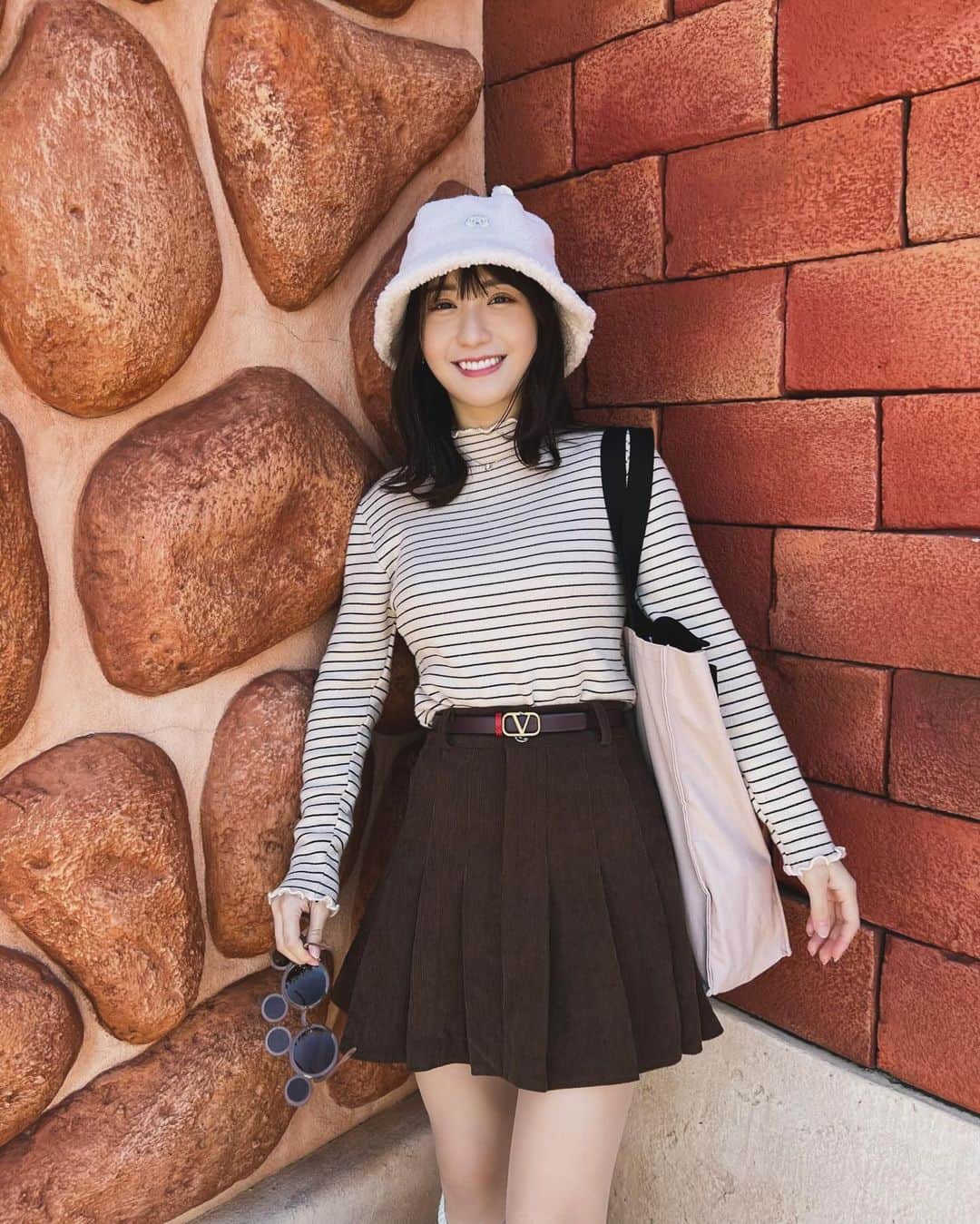 伊藤愛真さんのインスタグラム写真 - (伊藤愛真Instagram)「わかりづらいけどtoon townの壁🧸ディズニーコーデを見せたいって ...