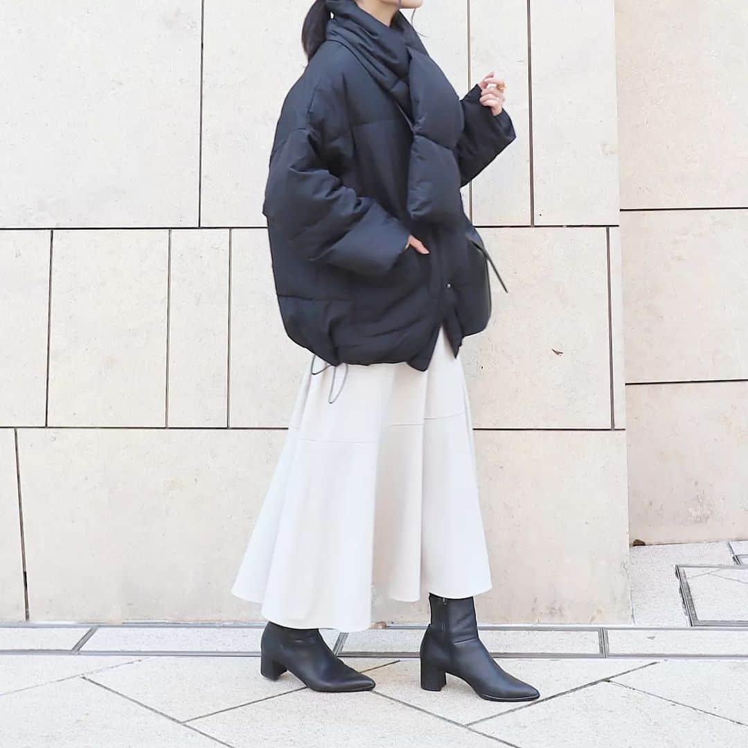 Eri Satoさんのインスタグラム写真 - (Eri SatoInstagram)「【black×ivoryコーデ】 · outer: @aquagarage bag: @orsetto ...