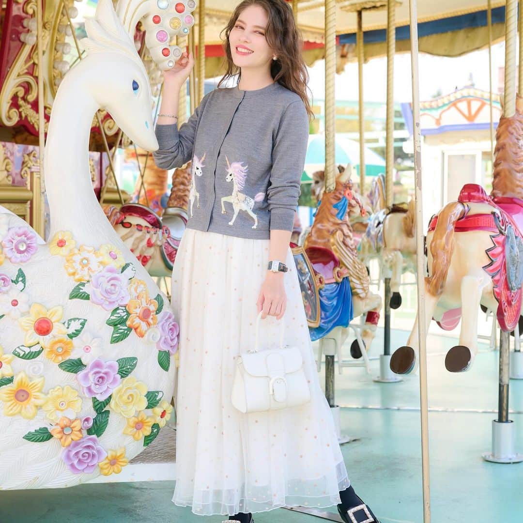 Chestyさんのインスタグラム写真 - (ChestyInstagram)「𝑵𝑬𝑾 𝑪𝑶𝑳𝑳𝑬𝑪𝑻𝑰𝑶𝑵 ️🎠🪽 - Dream Wonderland - 街が煌めくホリデーシーズンの訪れ ...