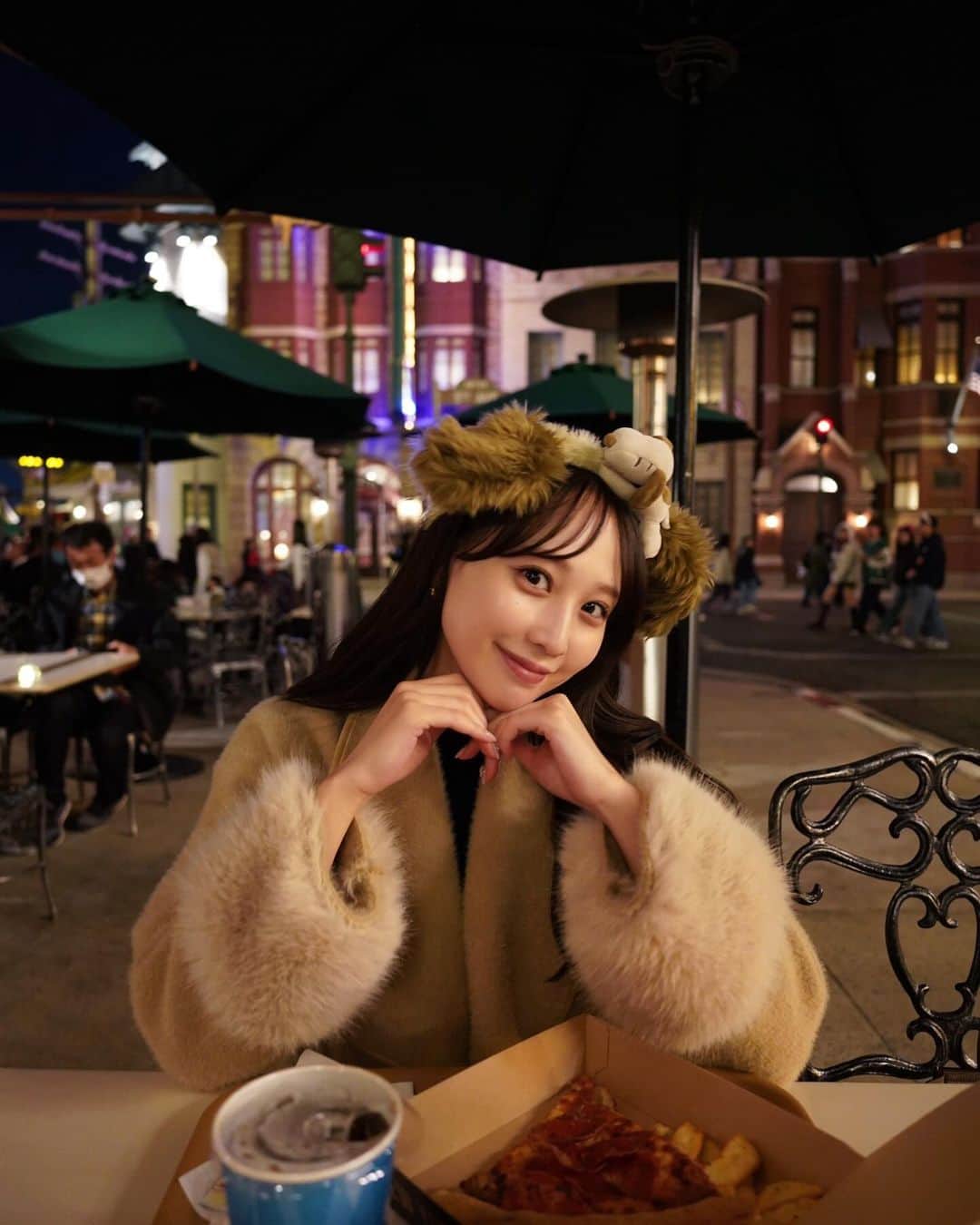 よねいはるかさんのインスタグラム写真 - (よねいはるかInstagram)「usj 🌏 ️ スヌちゃん、 お気に入りコーデ。 outer @le.ema_official」11月28日 20 ...