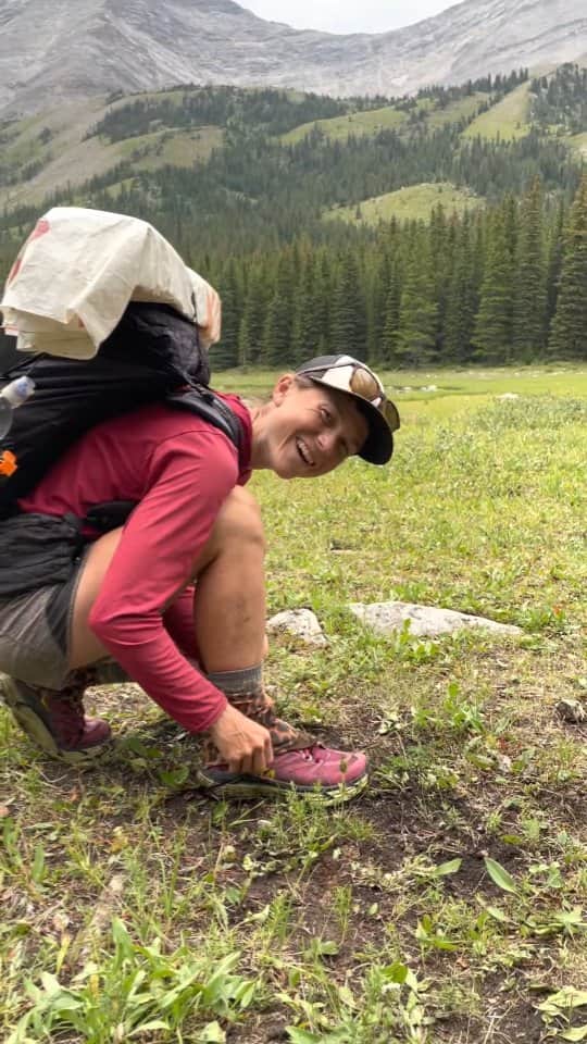 ホカオネオネさんのインスタグラム動画 - (ホカオネオネInstagram)「This is what we look for when choosing shoes for a hike ...