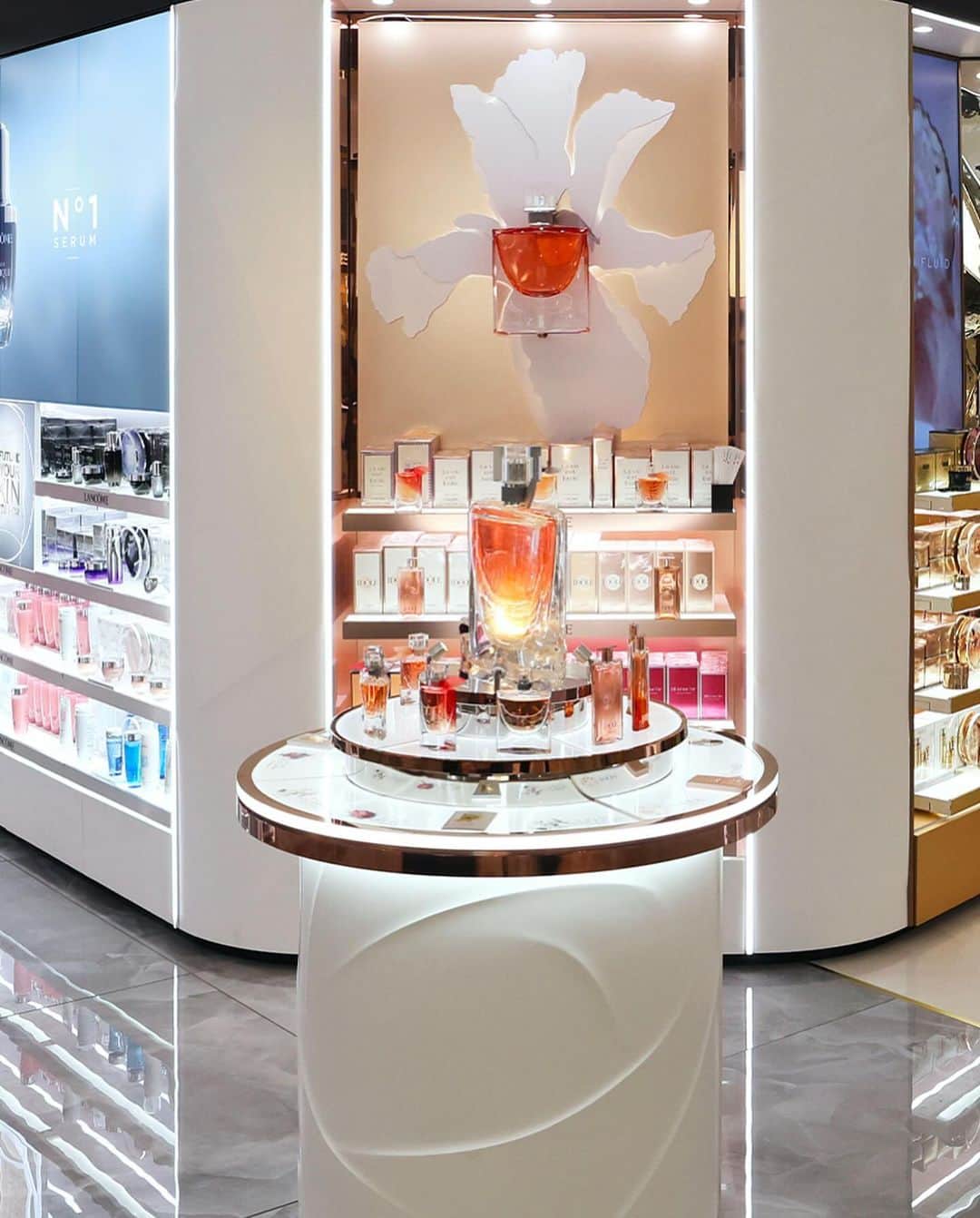 Lancôme Officialさんのインスタグラム写真 - (Lancôme OfficialInstagram)「From Japan ...