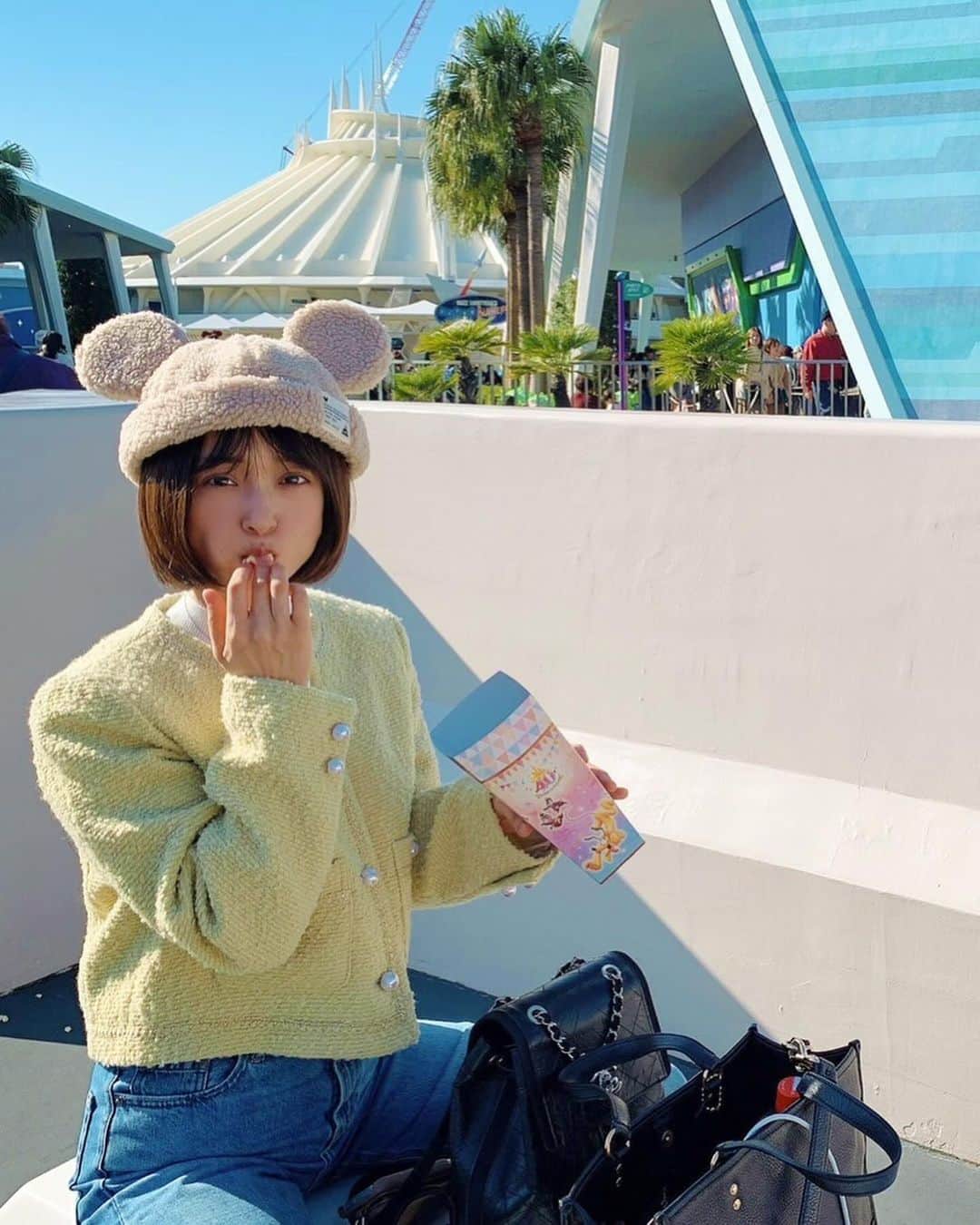 みひろさんのインスタグラム写真 - (みひろInstagram)「. 何年振り？ #ディズニーランド 🏰 #disney #xmas ...