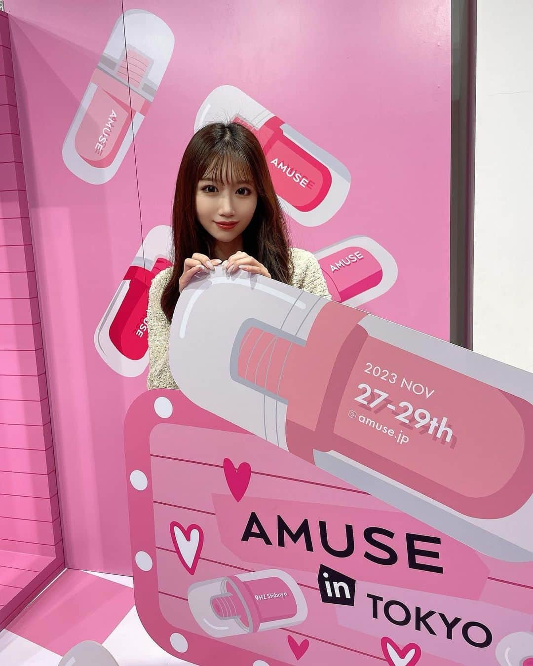 日南まみさんのインスタグラム写真 - (日南まみInstagram)「. @amuse のPOPUPへ💗💗 ぴんくまみれで可愛かった🥺🫰🏻 #AMUSE#アミューズ#ビーガンメイク#ジェル ...