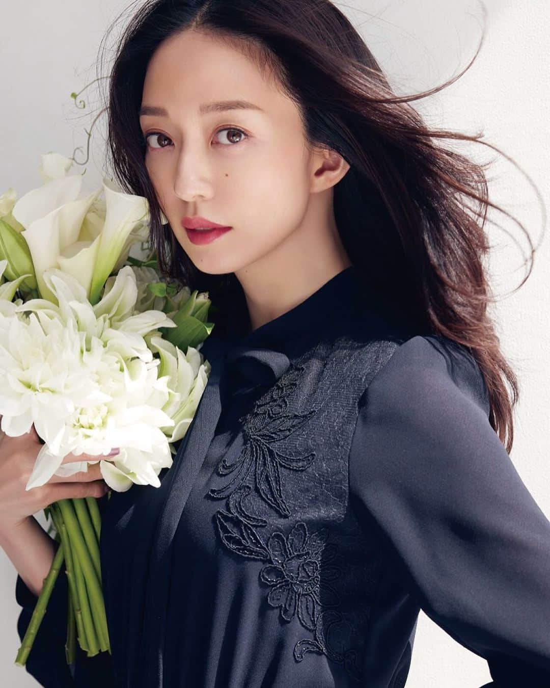 松島花さんのインスタグラム写真 - (松島花Instagram)「: @anayi_official エターナルライン 2024が 公開になりました👗 今季も様々なシーンで活躍するアイテムが ...