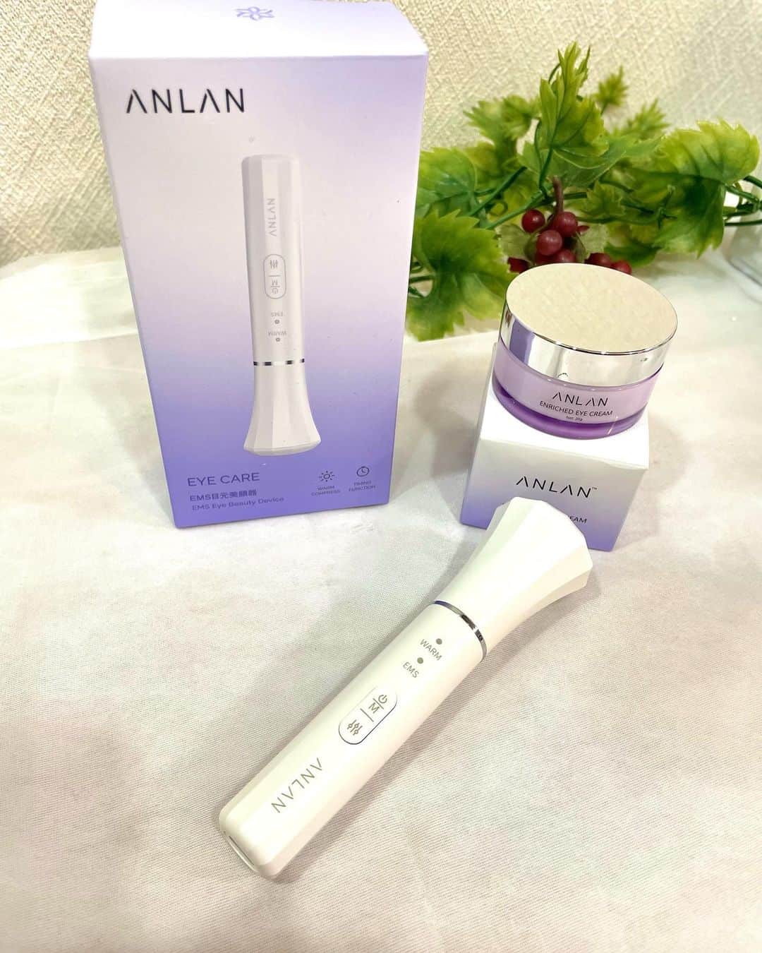 奈々さんのインスタグラム写真 - (奈々Instagram)「【ANLAN 目元美顔器】 ・EMS目元美顏器 ・エンリッチドアイクリーム @anlan_official_japan 目元、口元 ...