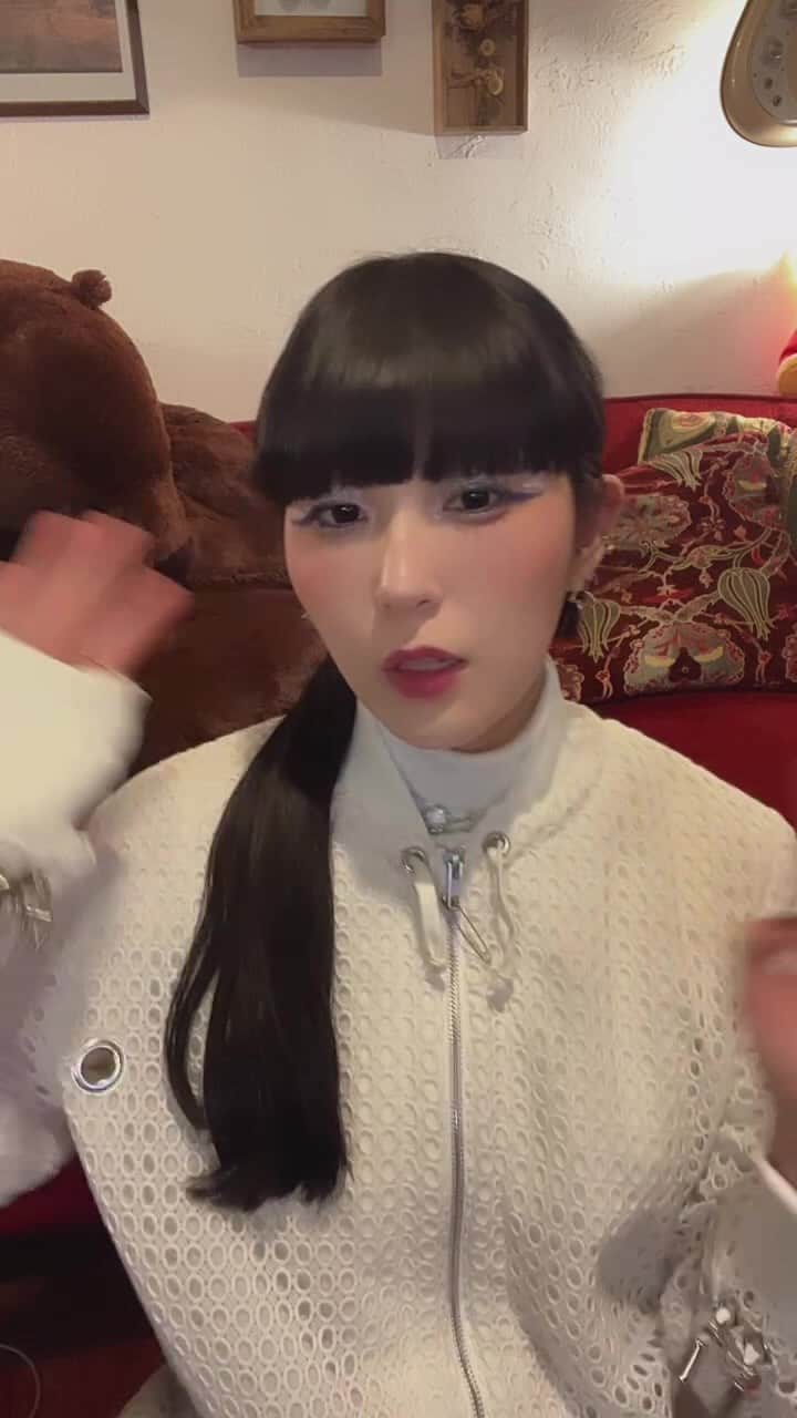 DAOKOさんのインスタグラム動画 - (DAOKOInstagram)「12/7(木)QUBIT初ライブ記念ﾊﾟﾋﾟｺ」12月5日 19時06分 - daoko_official