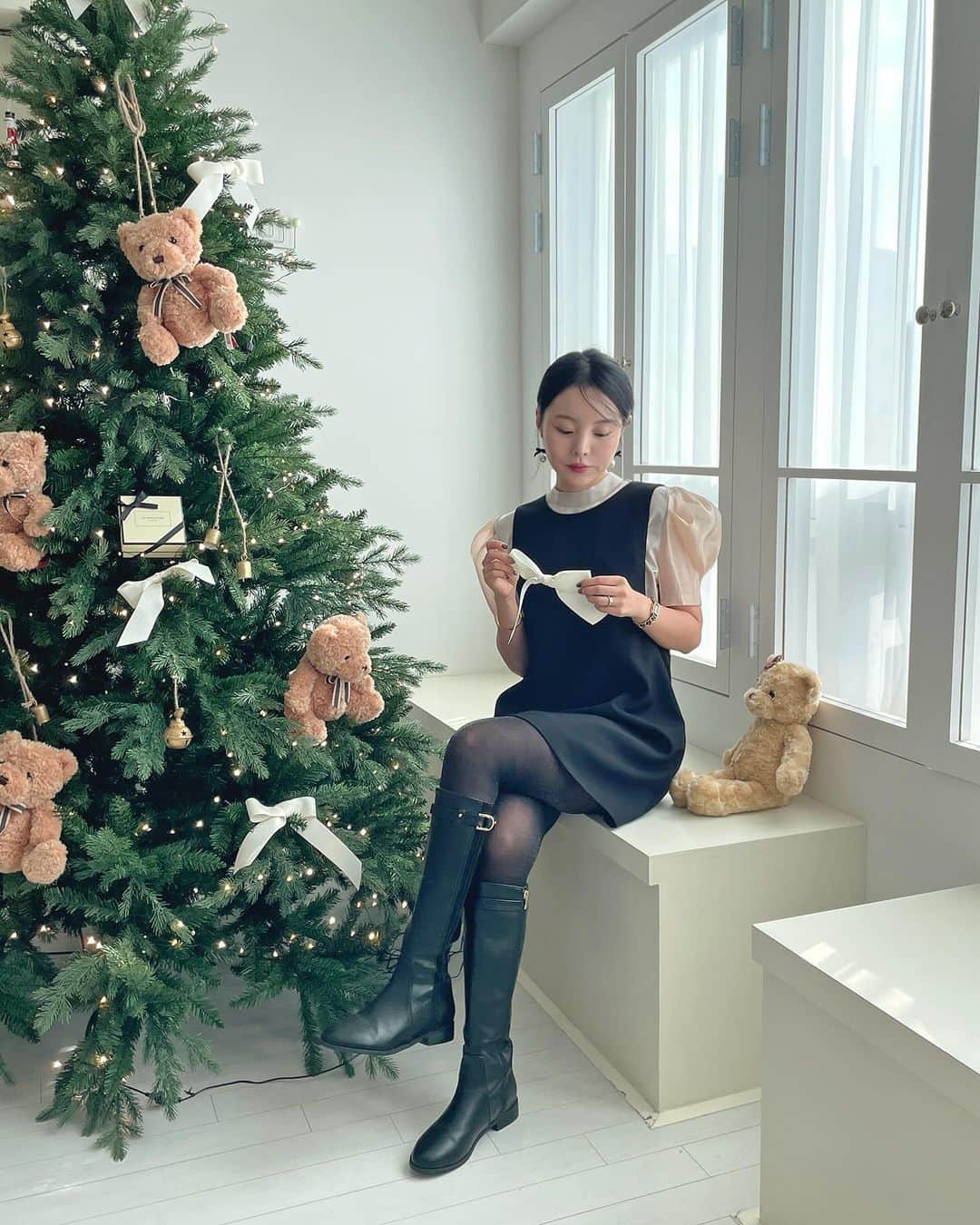 MeJiwooさんのインスタグラム写真 - (MeJiwooInstagram)「연말 분위기 낭낭 12-1 너므나 귀여웠던 스튜디오의 곰돌이트리… 🧸🎄🤎🌟」12月5日 16時38分 ...